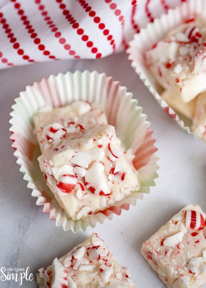 White Chocolate Peppermint Fudge - Recipes Simple