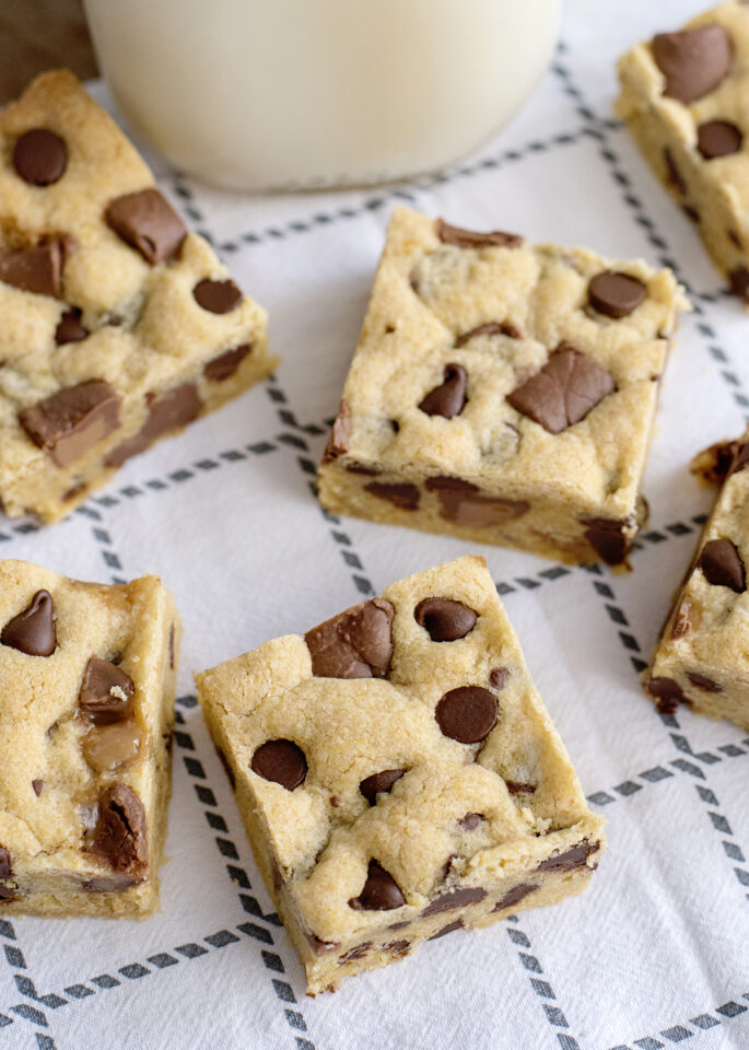 Rolo Chocolate Chip Cookie Bars - Recipes Simple
