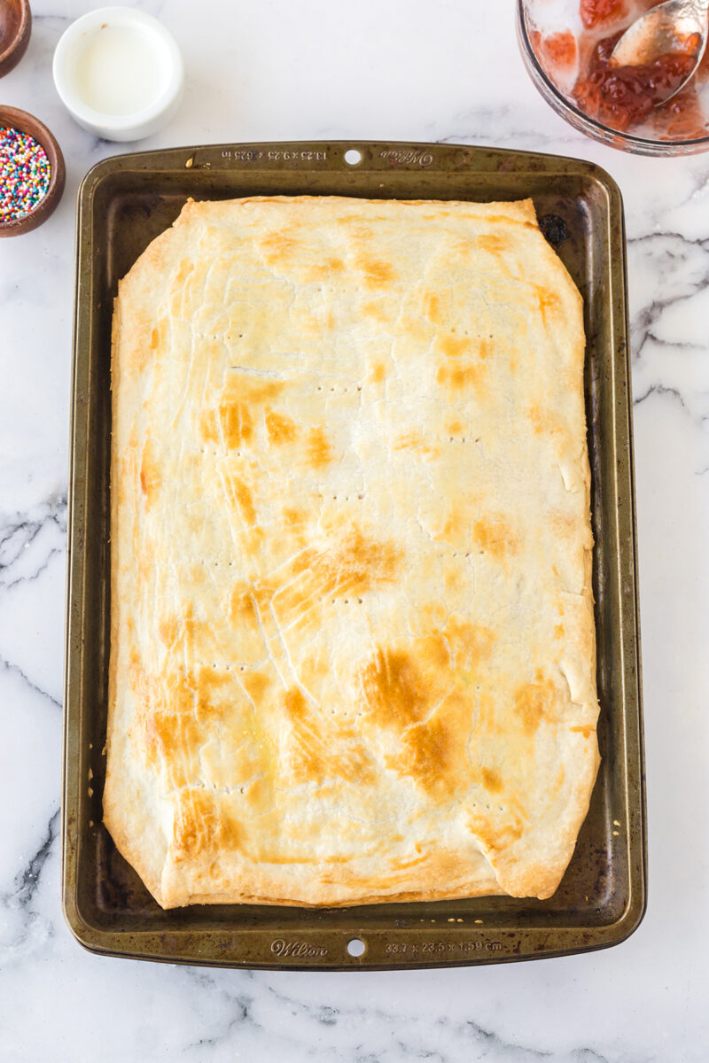 Homemade Strawberry Giant Pop Tart - Recipes Simple