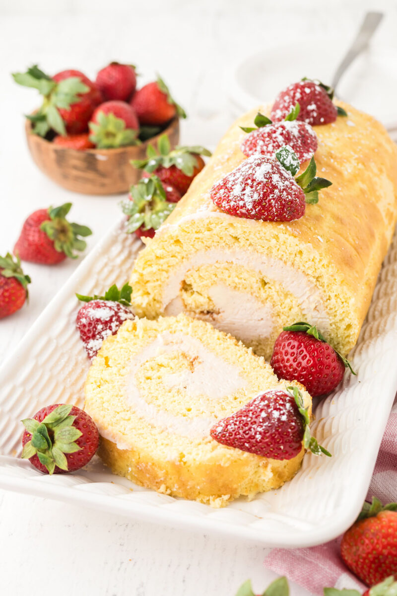 Strawberry Swiss Roll - Recipes Simple