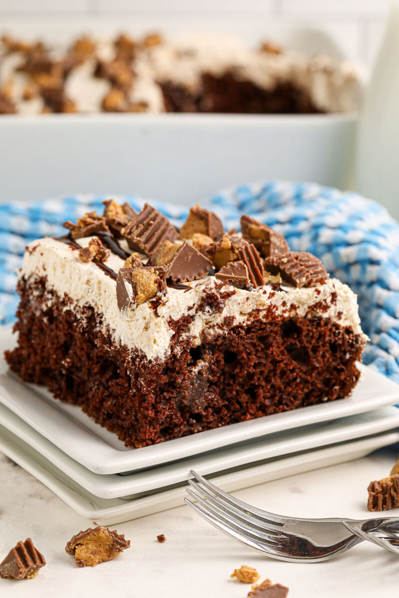 Reese's Poke Cake - Recipes Simple